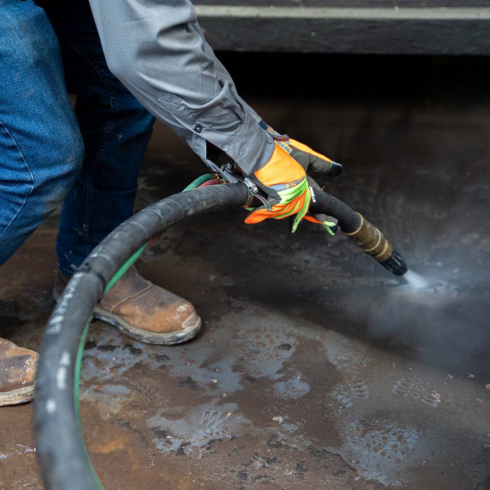 Sandblasting Pots - Wet & Soda Blasting Machines | Dustless Blasting®