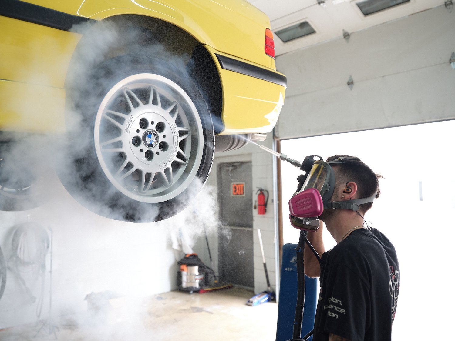 Dry Ice Blasting vs. Dustless Blasting