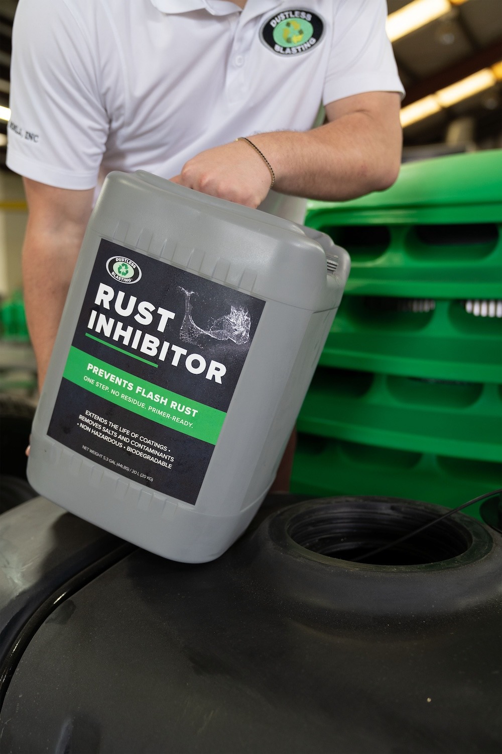 Sandblasting Pots - Wet & Soda Blasting Machines | Dustless Blasting®