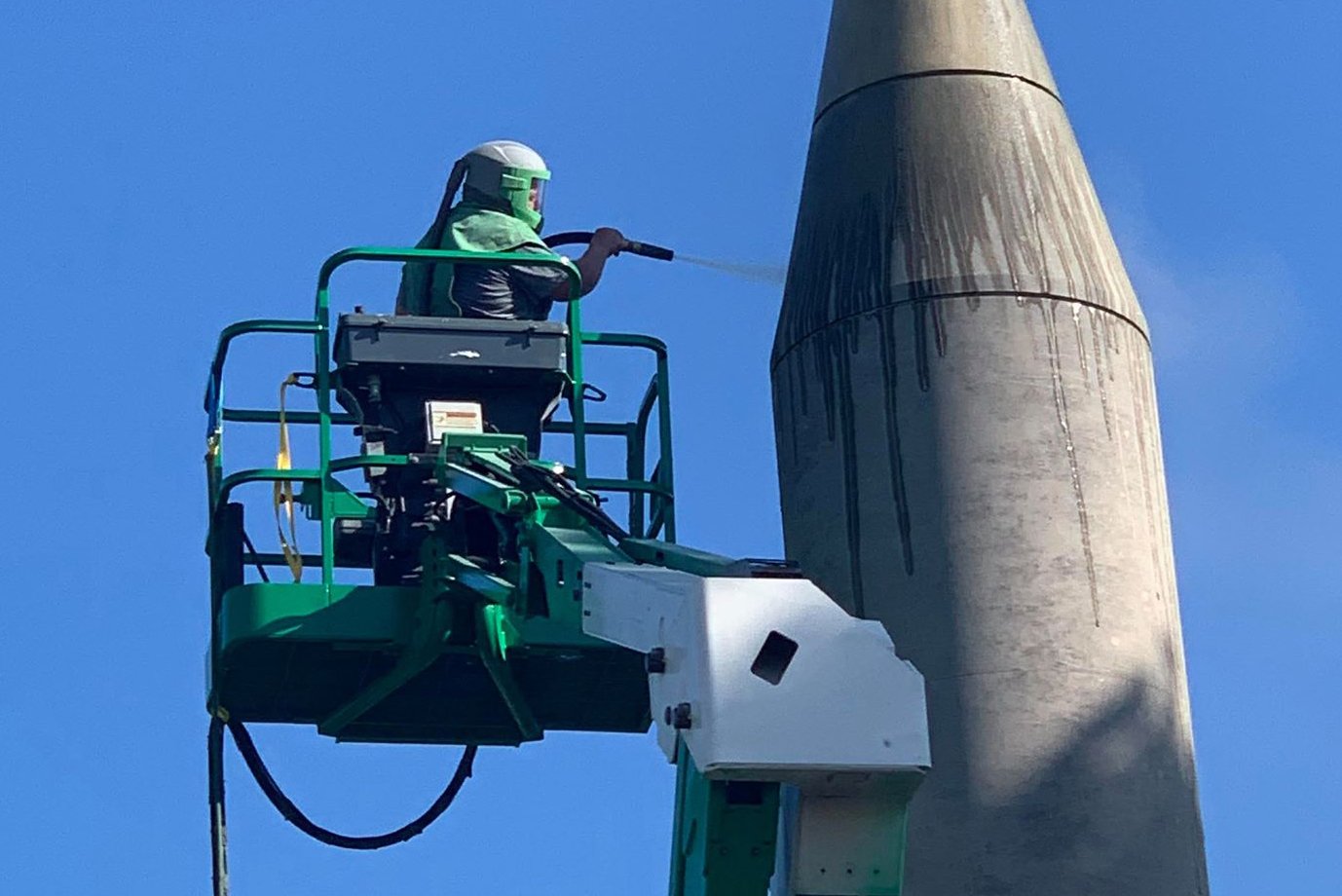 Case Study: Limestone Monument Cleaning | Dustless Blasting®